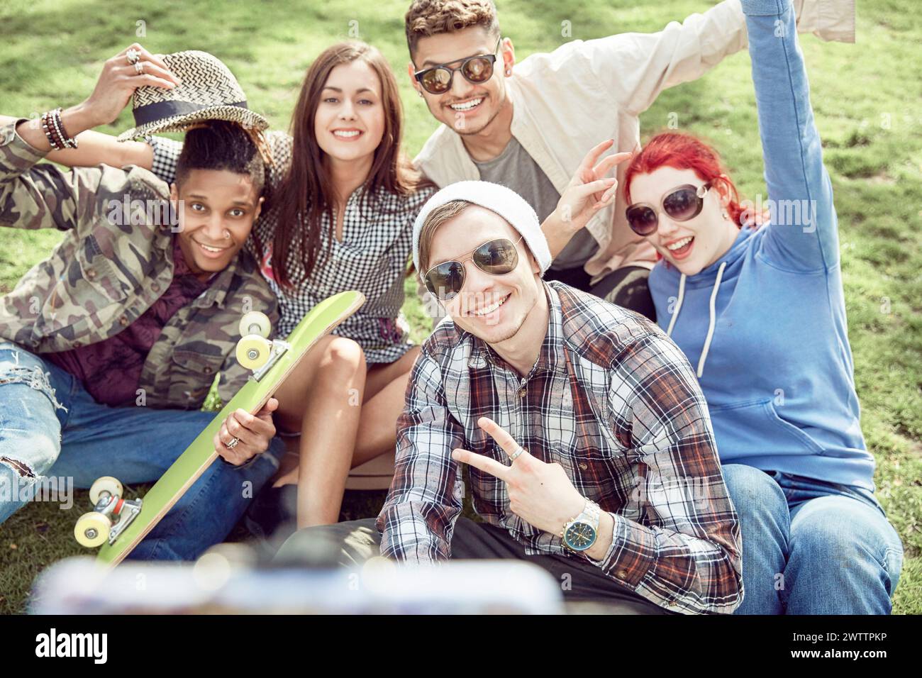 Group posing outdoors hi-res stock photography and images - Alamy