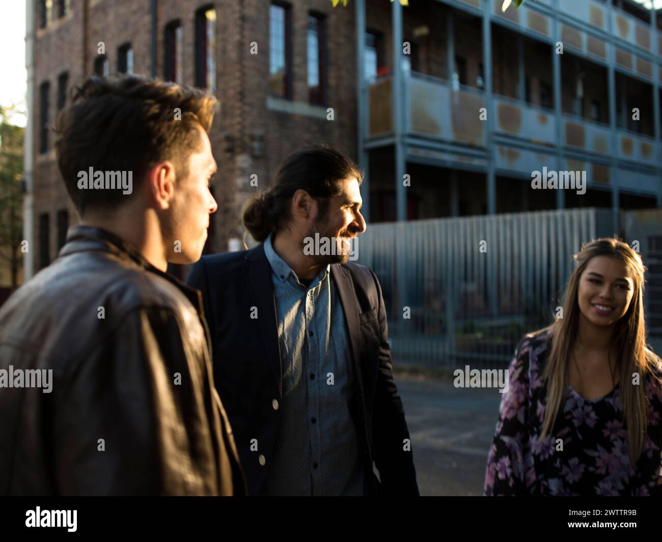 Three friends urbsetting hi-res stock photography and images - Alamy