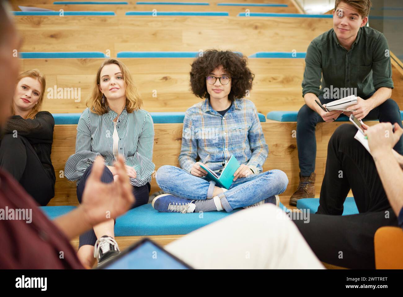 Group discussion adults hi-res stock photography and images - Alamy