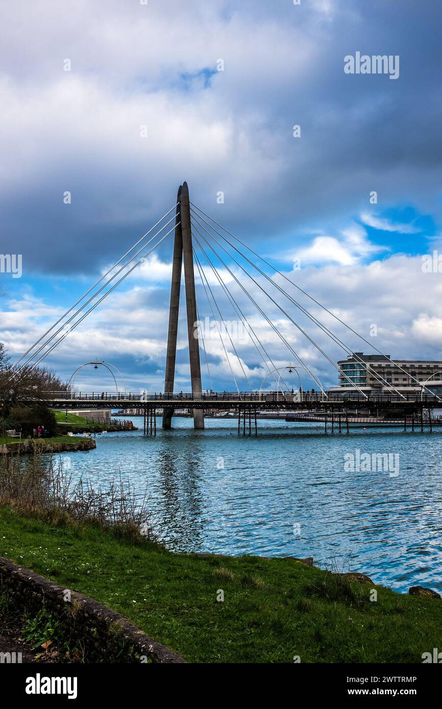 The Marine Way Bridge spans the Marine Lake in Southport Stock Photo ...