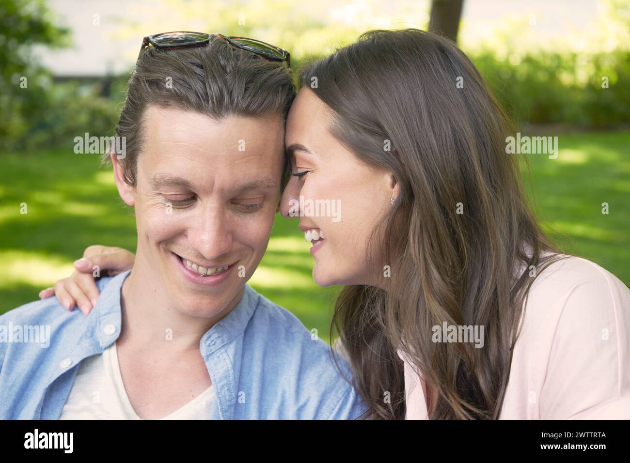 Smiling moment hi-res stock photography and images - Alamy