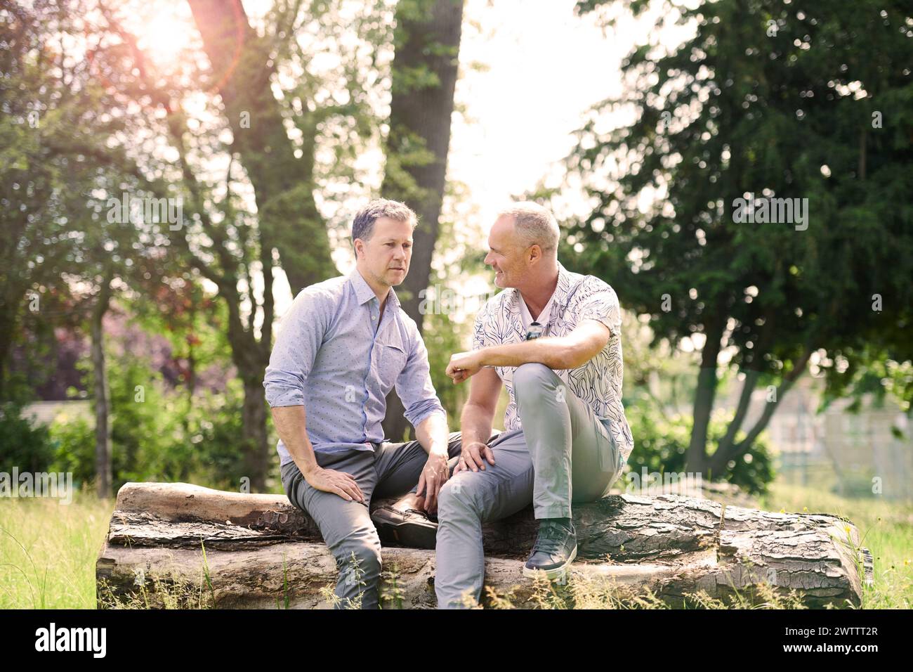 Two middle aged men sitting hi-res stock photography and images - Alamy