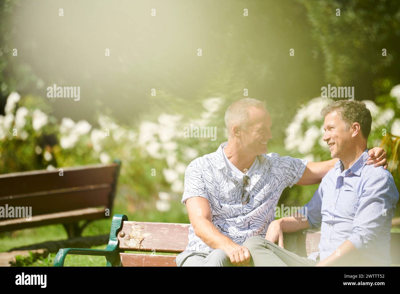 Two men sitting on a bench hi-res stock photography and images - Alamy