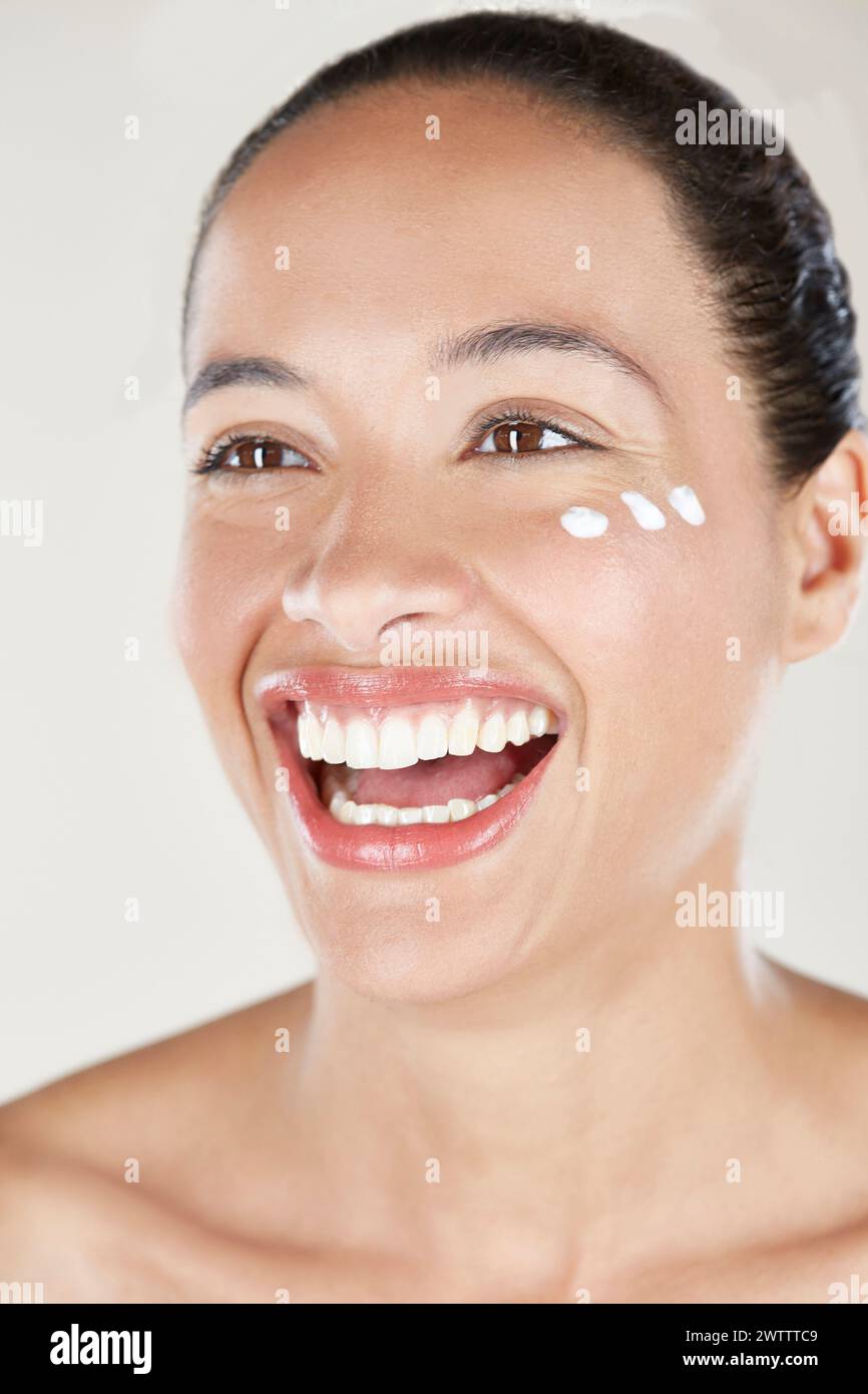 Cream routine hi-res stock photography and images - Alamy