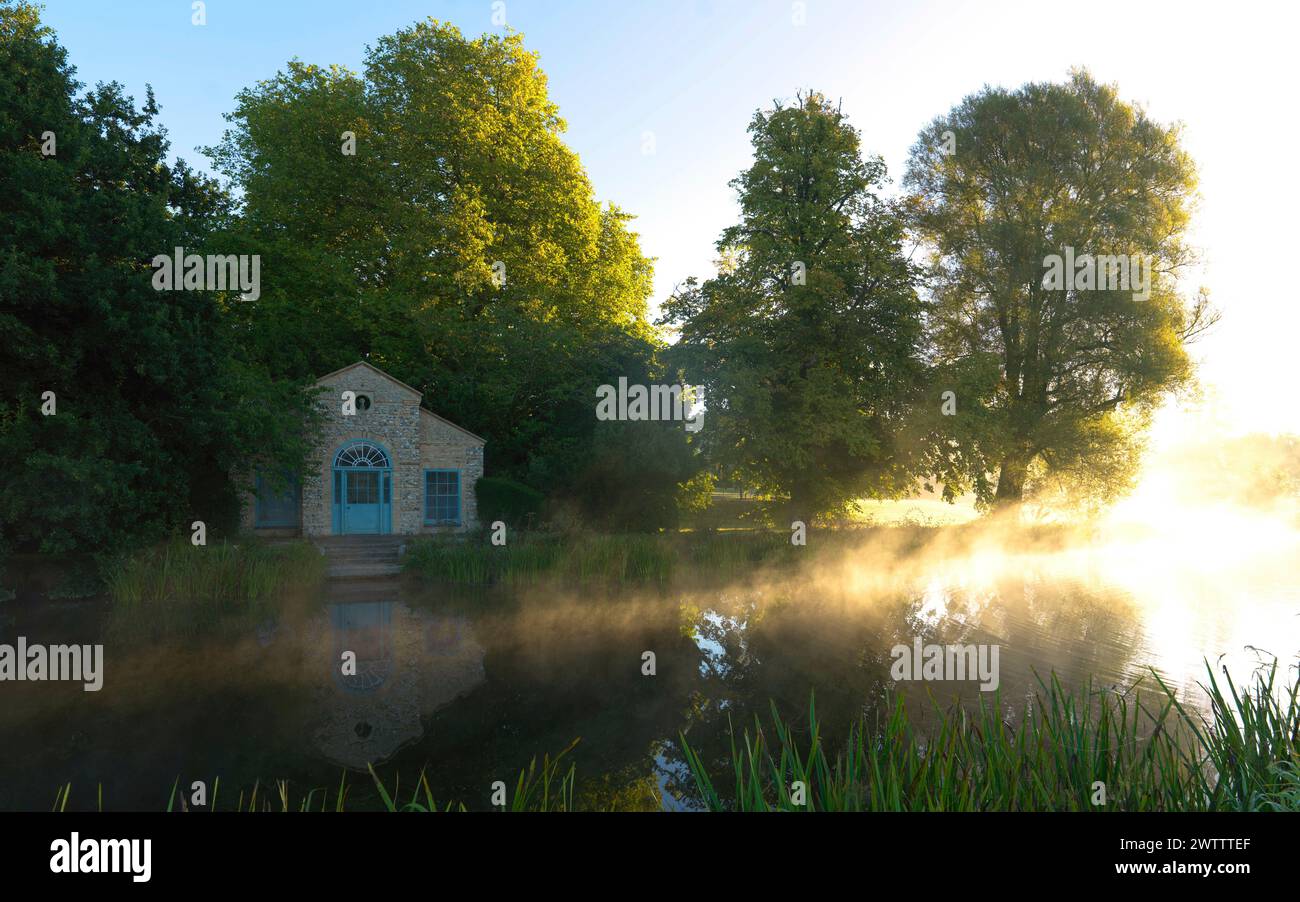 Small house hi-res stock photography and images - Alamy