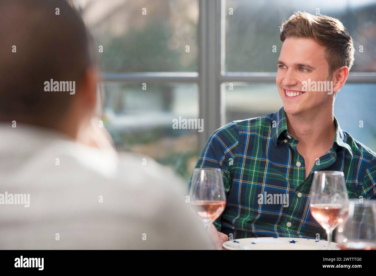Table conversation hi-res stock photography and images - Alamy