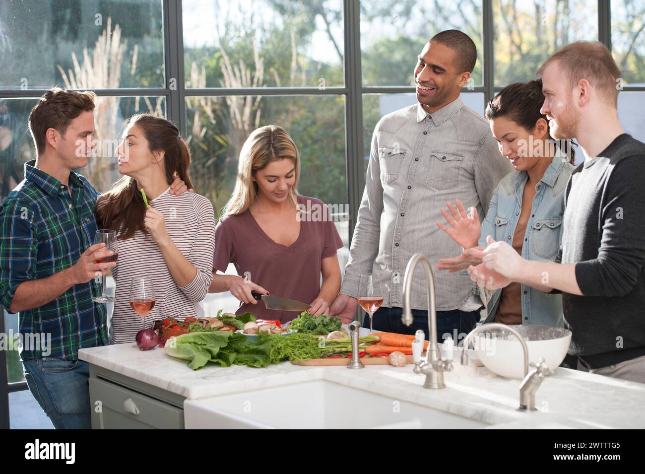 Togetkitchen hi-res stock photography and images - Alamy