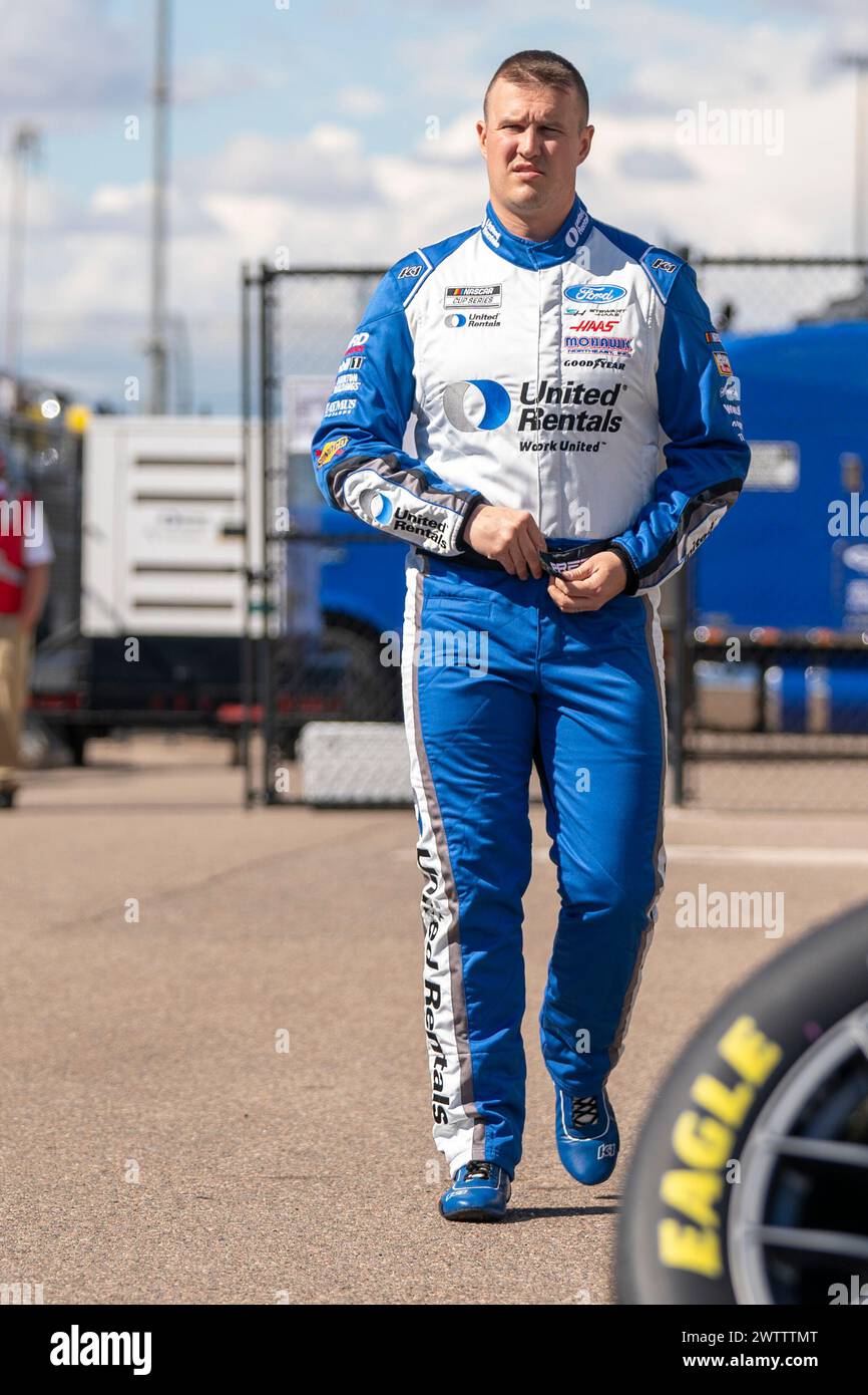 Avondale, Az, USA. 8th Mar, 2024. Ryan Preece waits for practice to ...