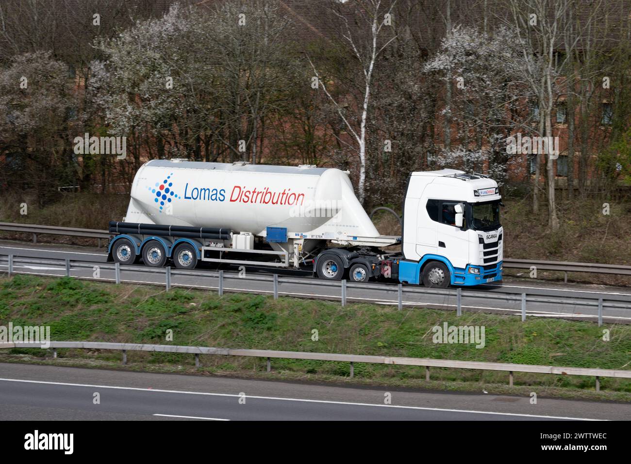 Lomas Distribution Scania tanker lorry joining the M40 motorway at ...