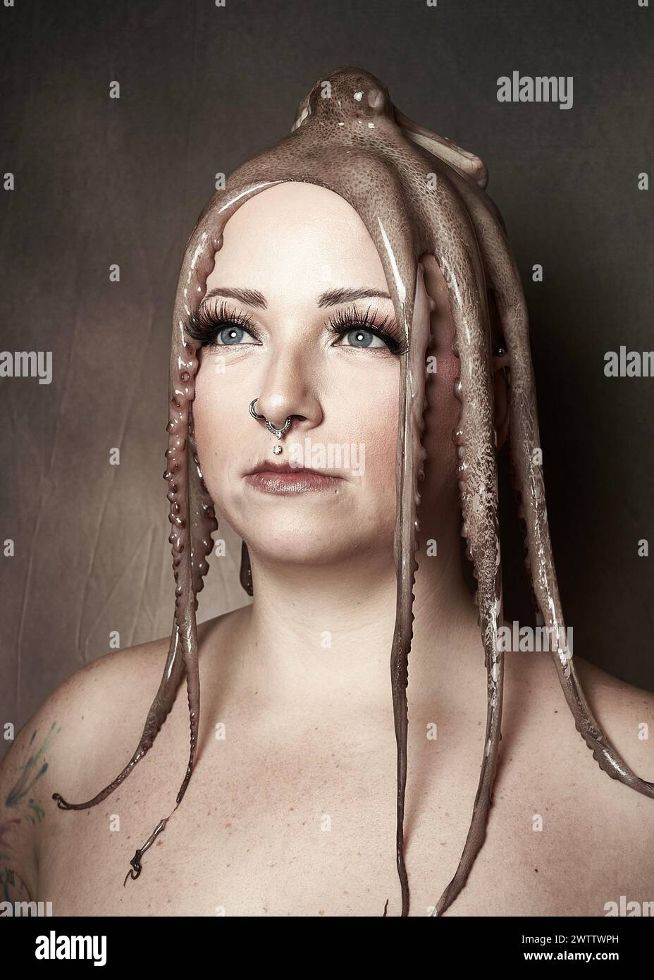 Bald woman hi-res stock photography and images - Alamy