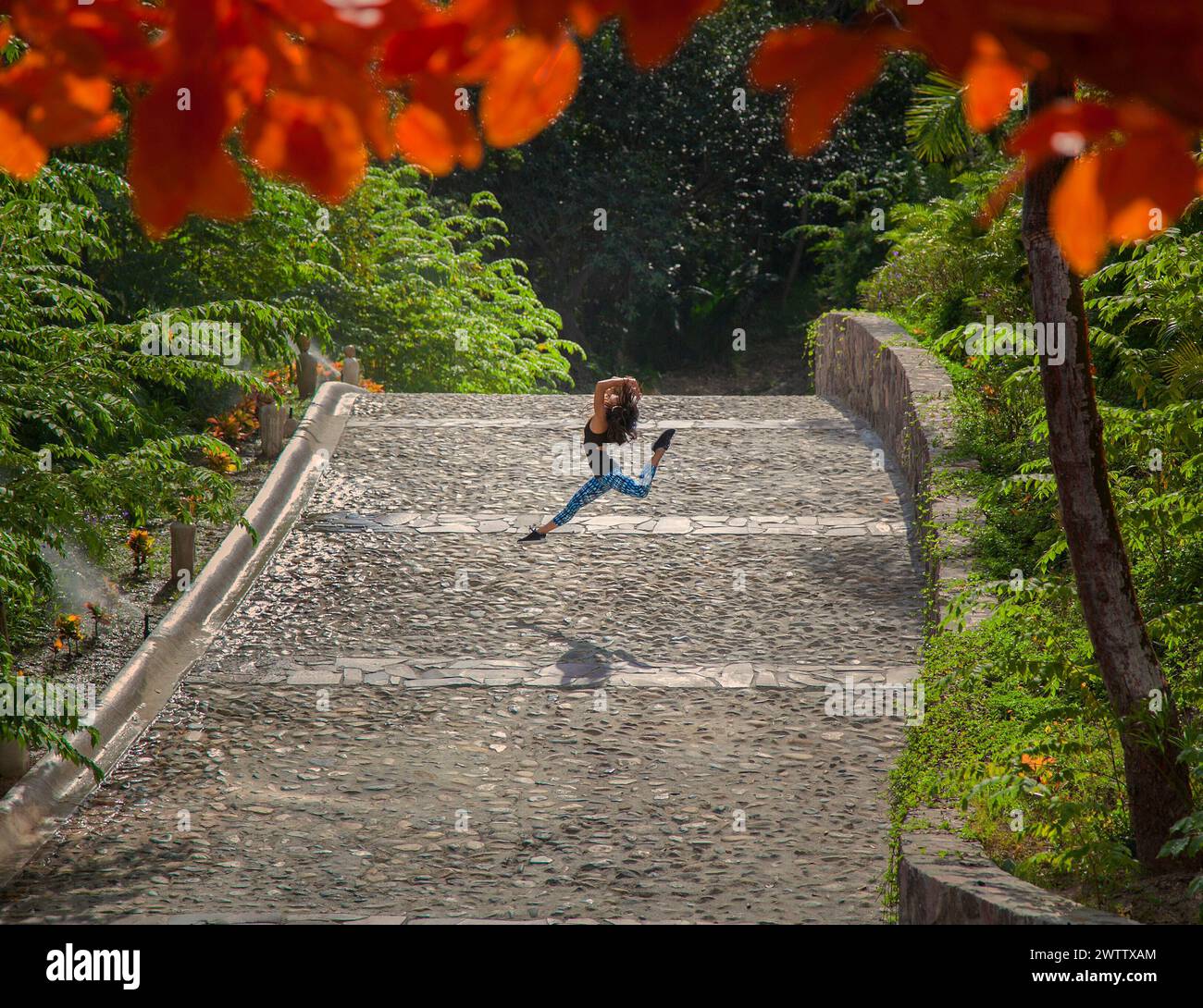 Cobblestone bridge hi-res stock photography and images - Alamy