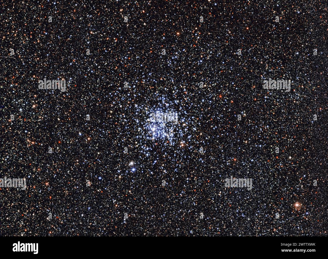 Blue star cluster hi-res stock photography and images - Alamy