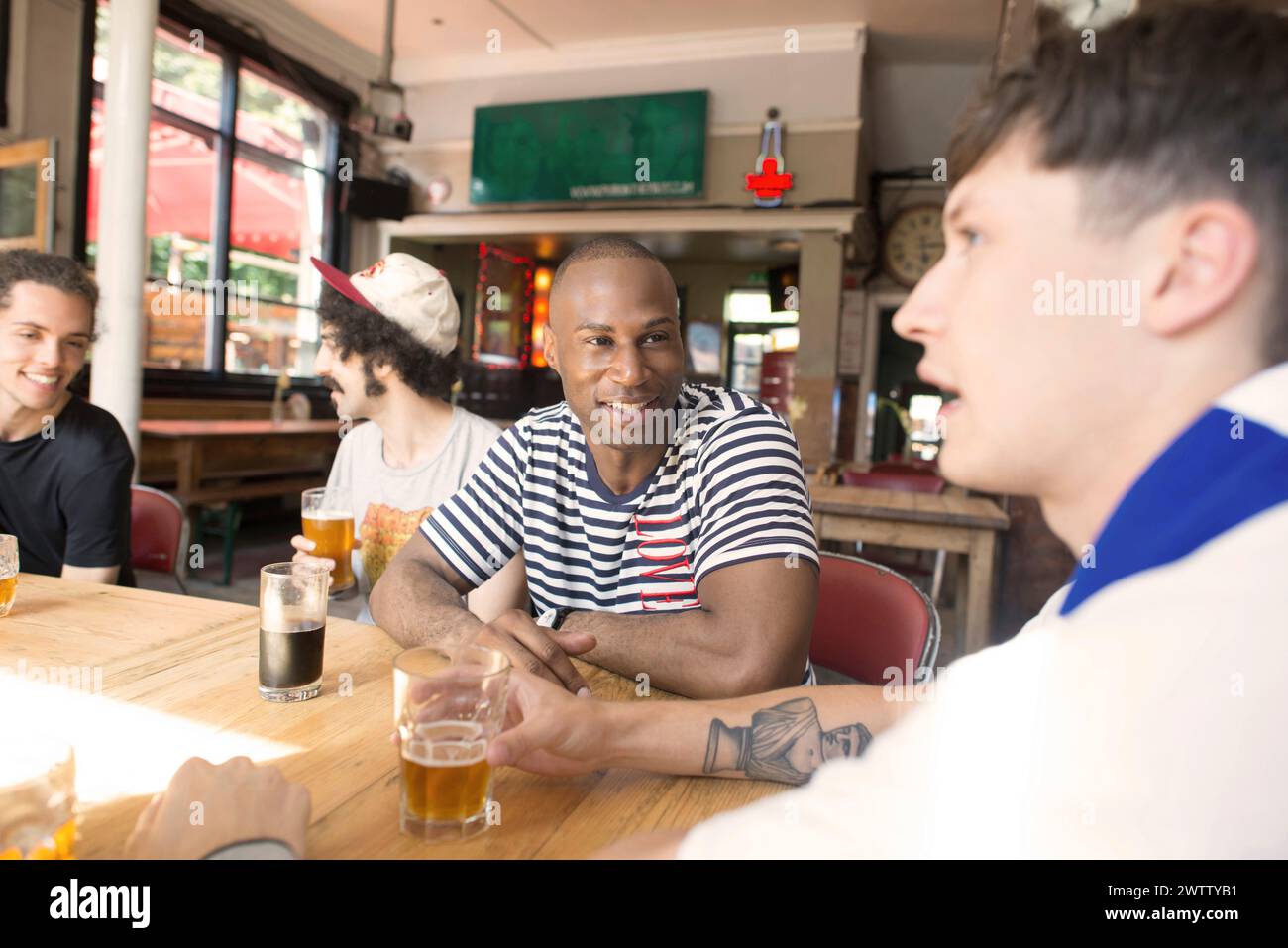 Young adults socializing enjoying hi-res stock photography and images ...