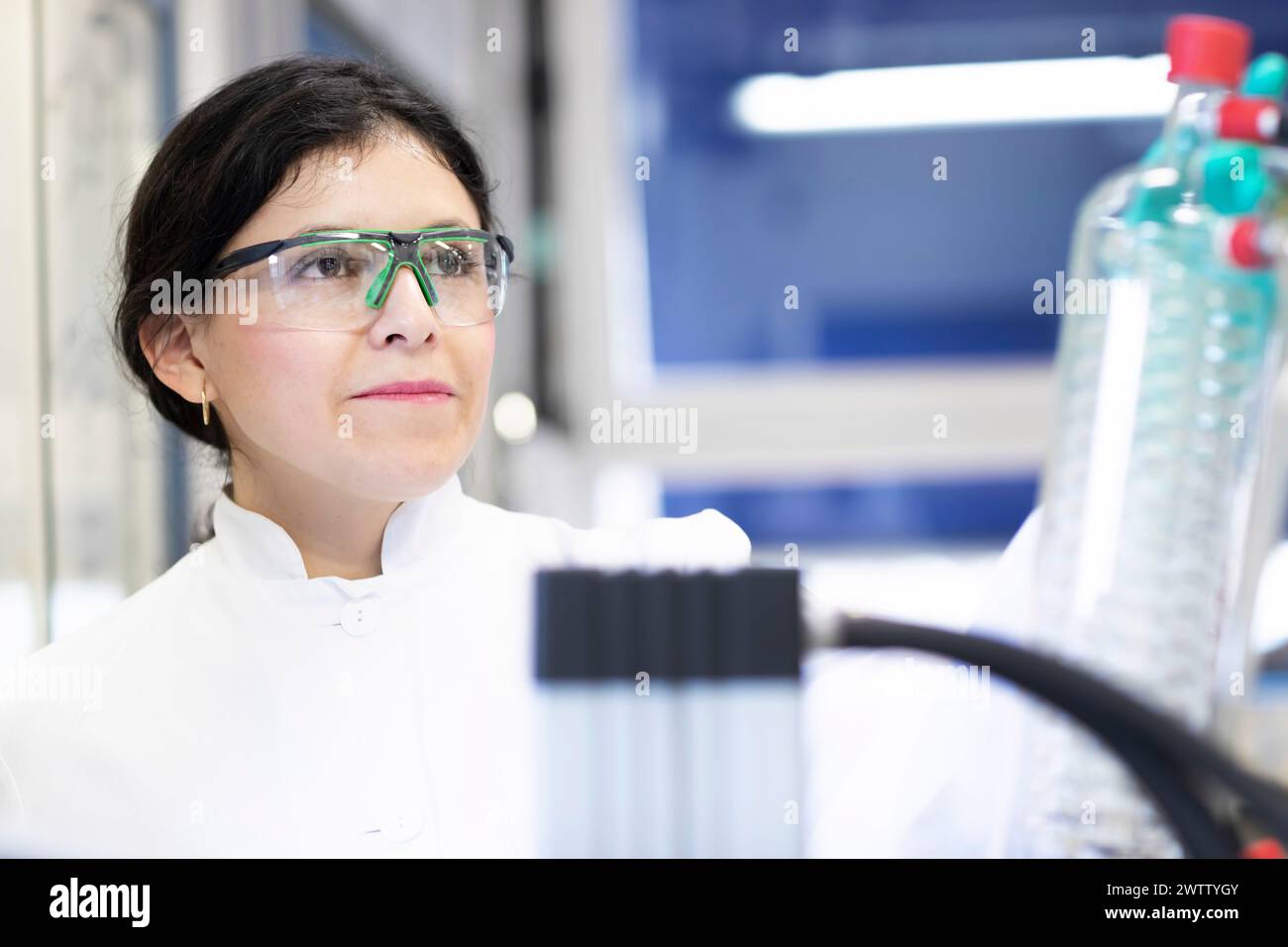 Professional laboratory setting hi-res stock photography and images - Alamy
