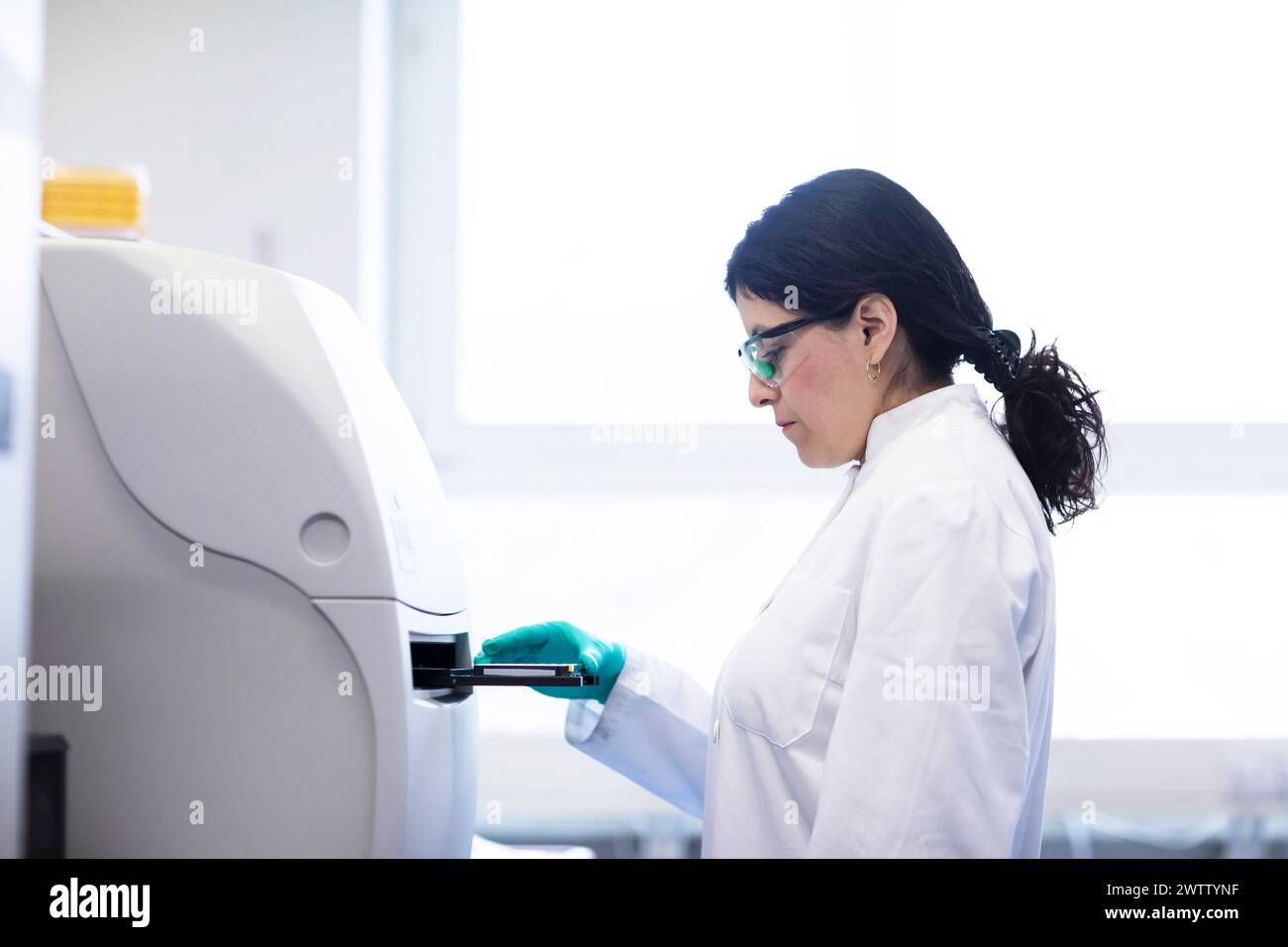 Scientist operating advanced laboratory equipment Stock Photo - Alamy