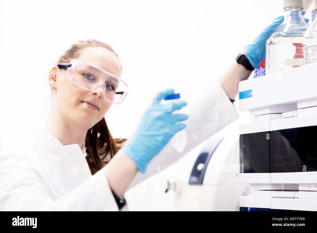Scientist work in gloves hi-res stock photography and images - Alamy