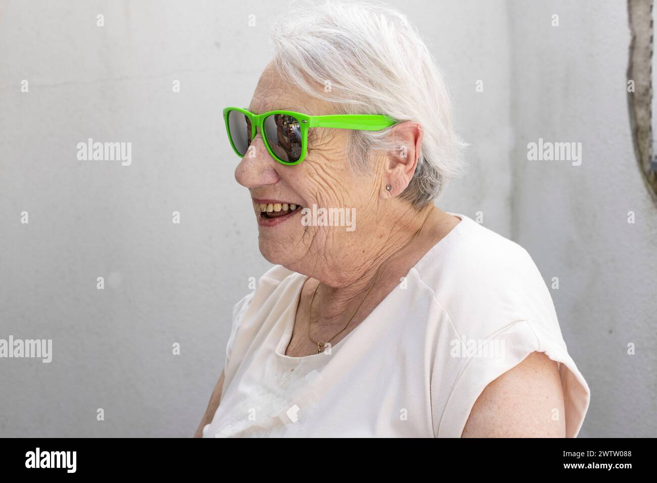 Elderly lady hi-res stock photography and images - Alamy