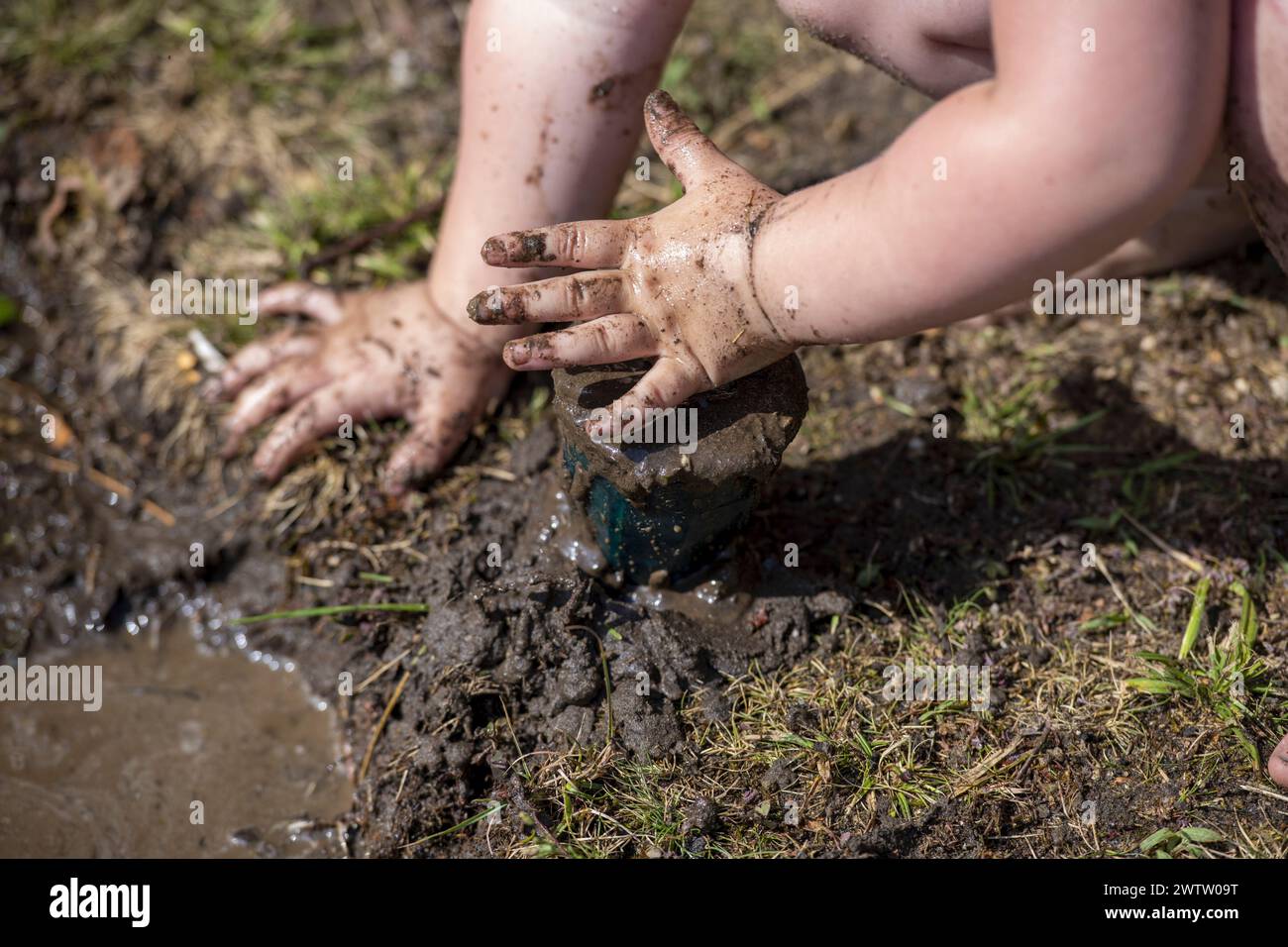 Child play mud hi-res stock photography and images - Alamy