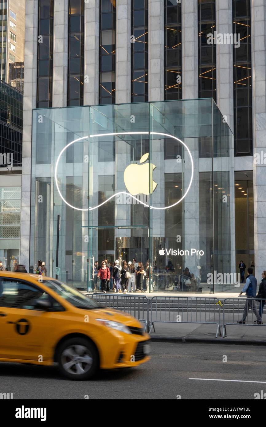 The Apple Store on Fifth Avenue highlights, the introduction of Apple ...
