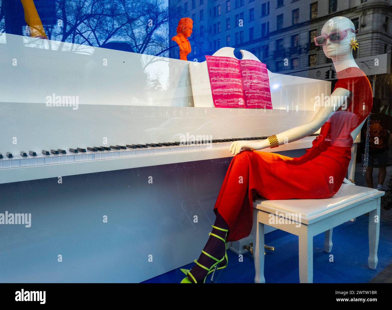 Bergdorf Goodman Window Display, 2024, New York City, USA Stock Photo ...