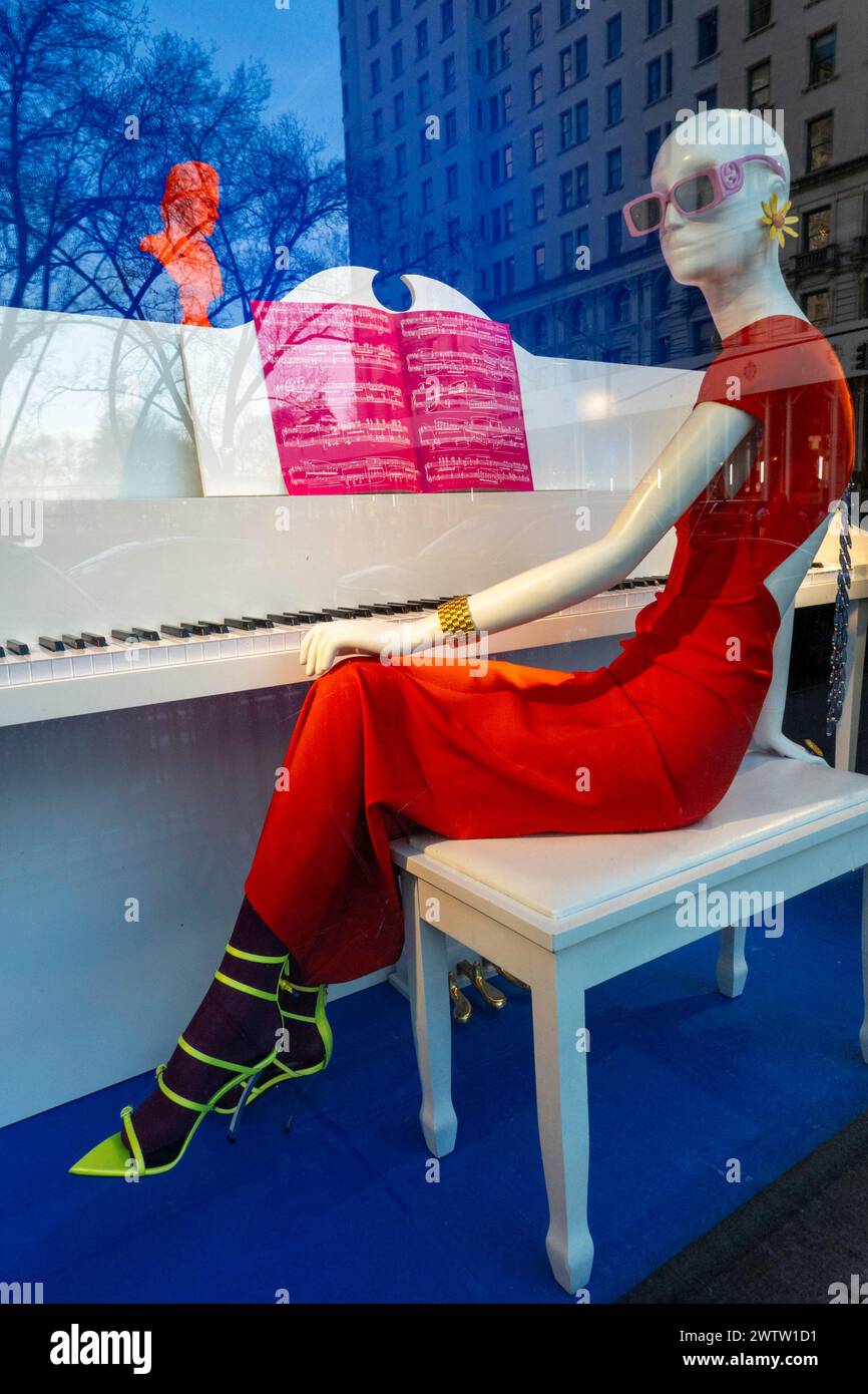 Bergdorf Goodman Window Display, 2024, New York City, USA Stock Photo ...