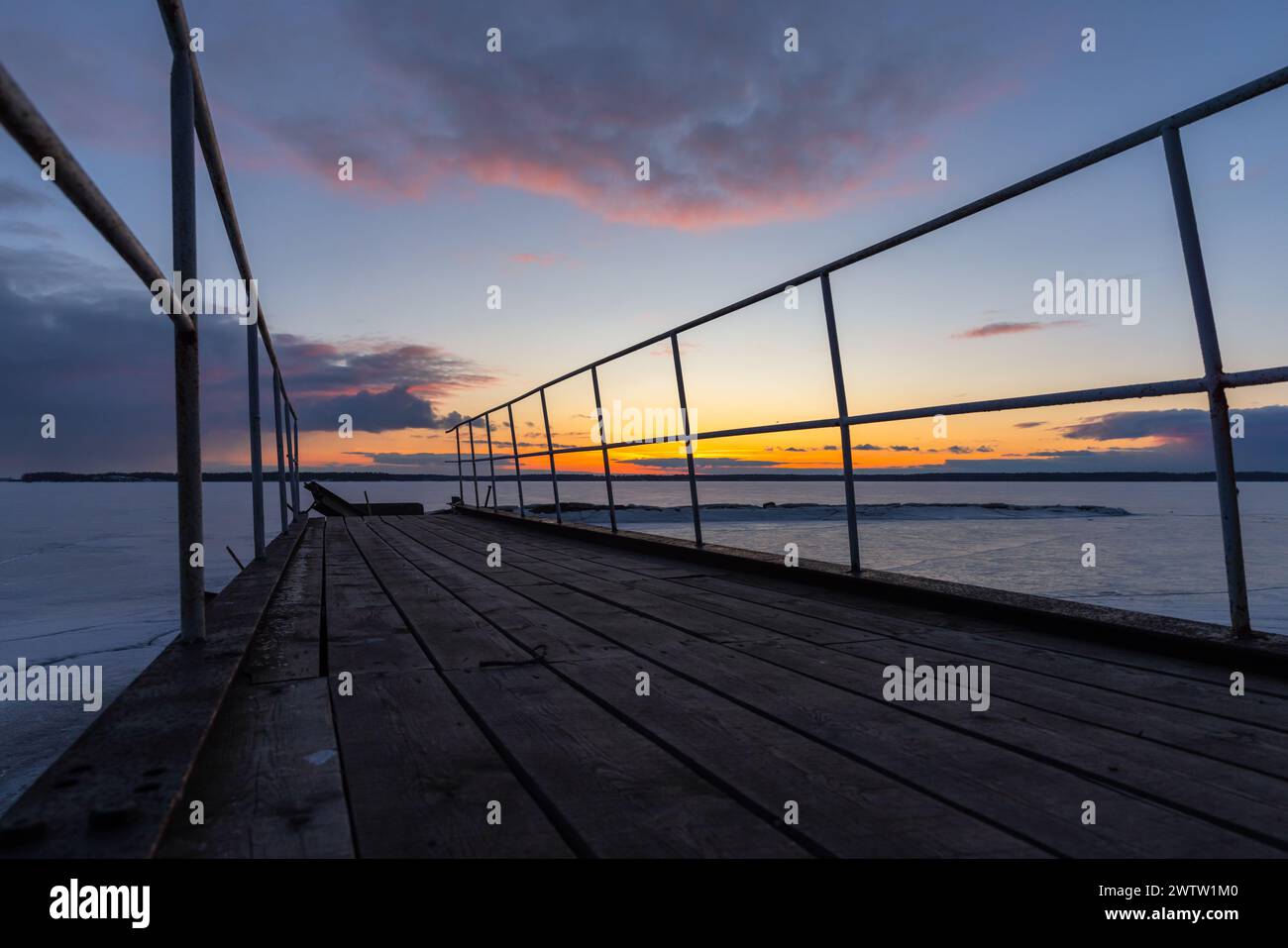 Pier with railings hi-res stock photography and images - Alamy