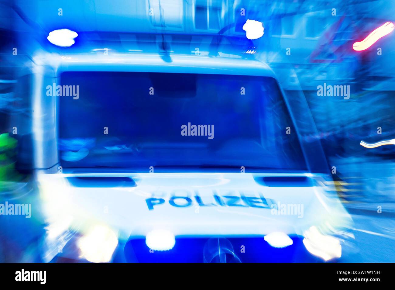 Blaulicht 20240226ad290Blaulicht Einsatzfahrt Blaulichtfahrt Polizei ...