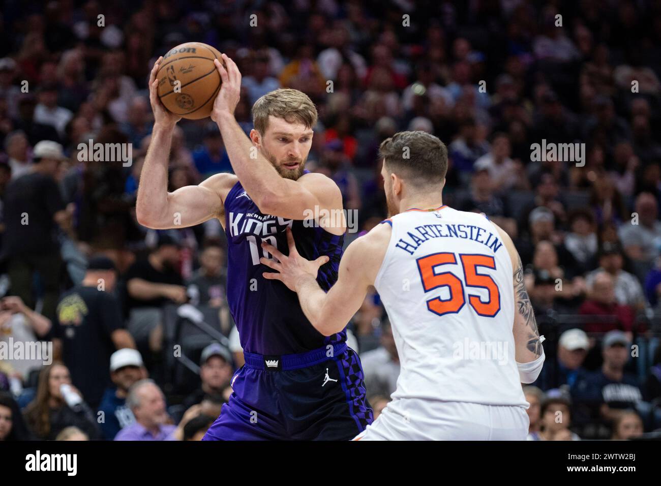 New York Knicks center Isaiah Hartenstein (55) defends Sacramento Kings forward Domantas Sabonis ...