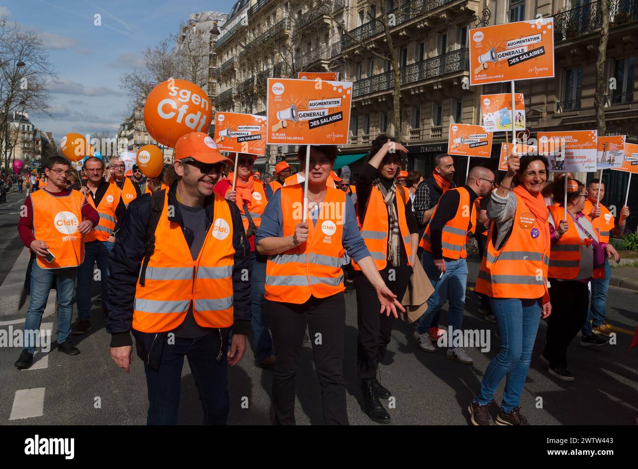 Plusieurs milliers de grèvistes de la fonction publique ont défilé dans ...