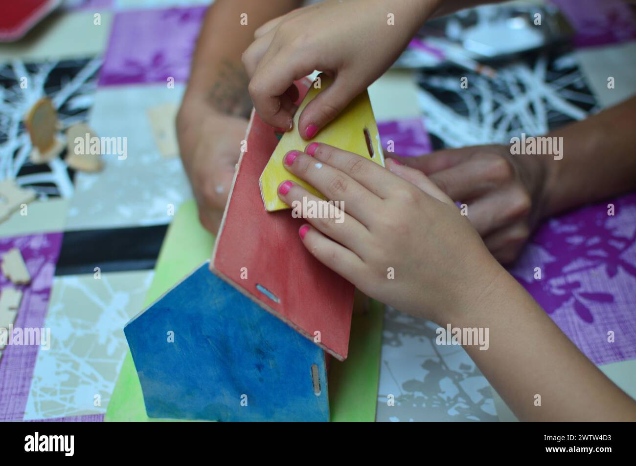 Mesa de cumpleanos hi-res stock photography and images - Alamy