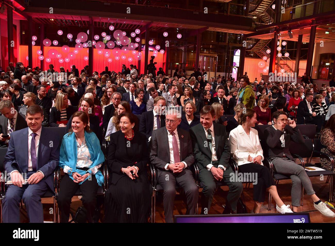 22. HörfilmPreis 2024 EINE MILLION MINUTEN Gäste im Saal , vorne ...