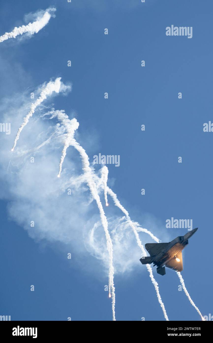 U.S. Air Force F-22 Raptor Demonstration Team shoots flares out of the ...