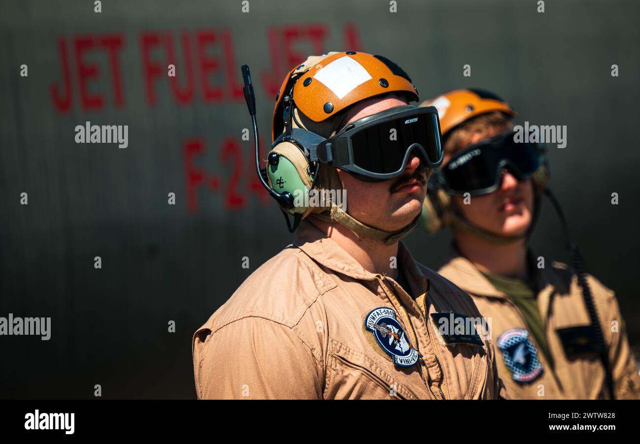 U.S. Marine Corps Staff Sgt. Allen McDaniel (left), VMFA-501 powerline ...