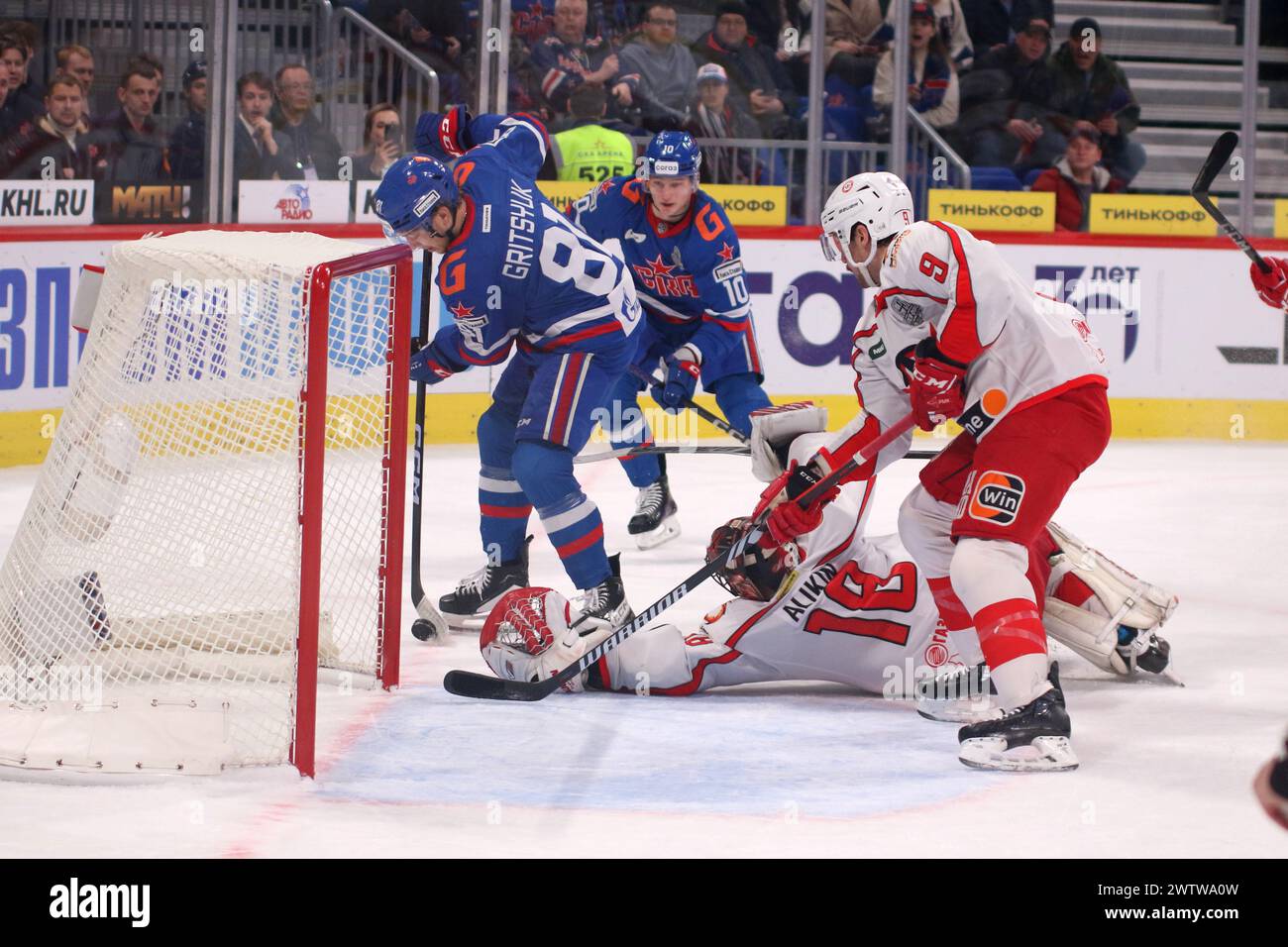 Saint Petersburg, Russia. 19th Mar, 2024. Avtomobilist Hockey Club ...