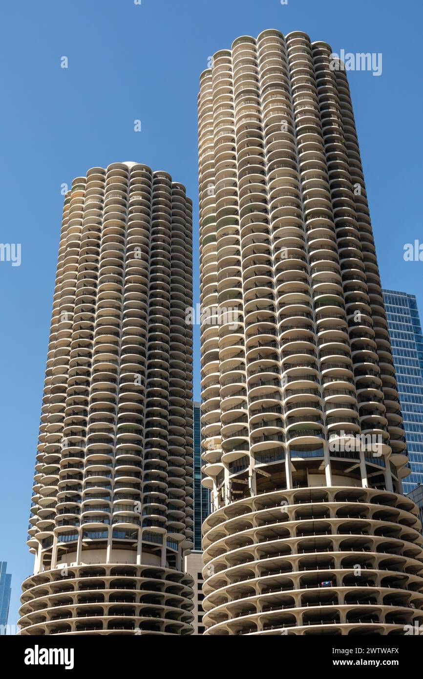 Archetecture and details of the diverse buildings in downtown Chicago ...