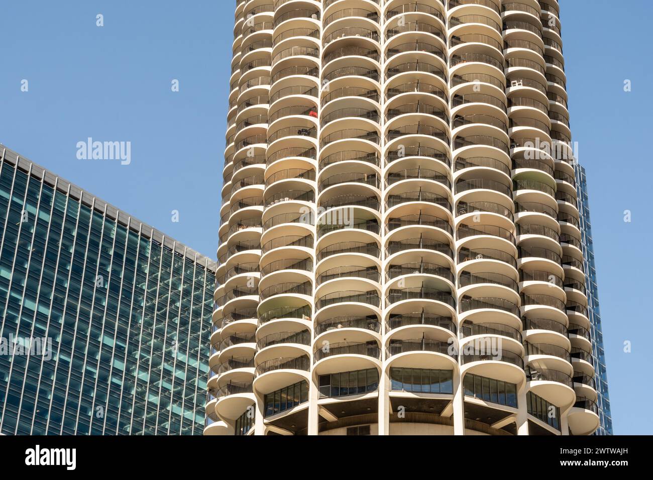 Archetecture and details of the diverse buildings in downtown Chicago ...