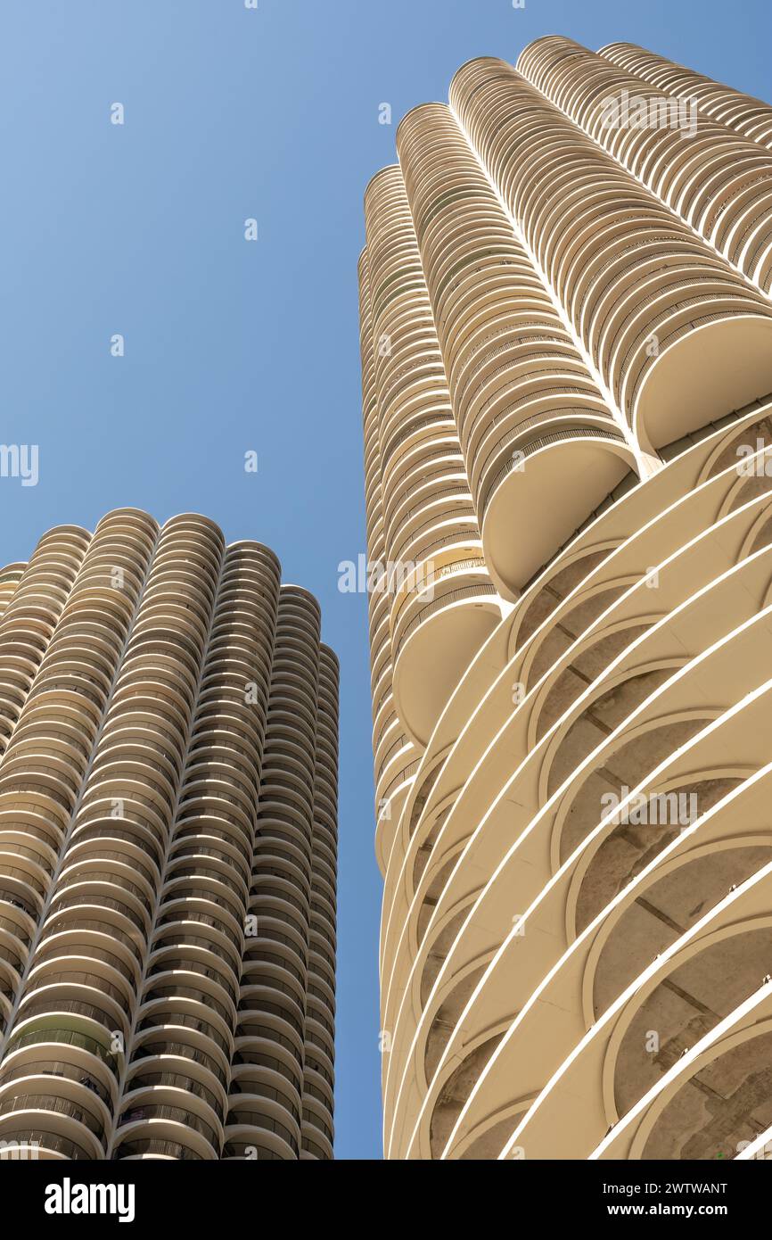 Archetecture and details of the diverse buildings in downtown Chicago ...