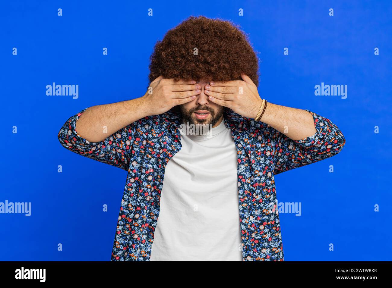 Don't want to look at this, awful. Afraid shocked man with Afro ...