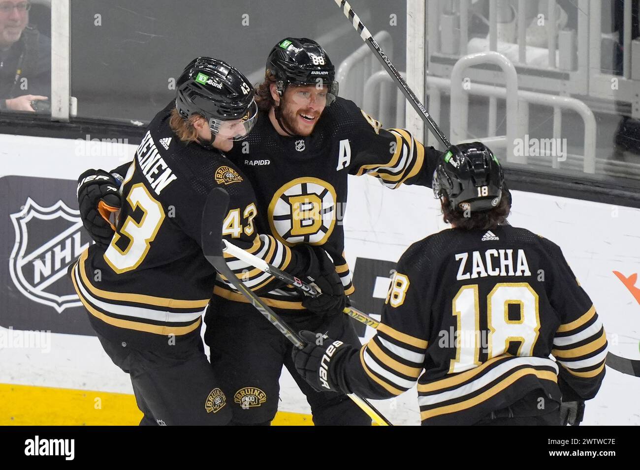 Boston Bruins right wing David Pastrnak (88) celebrates with left wing ...