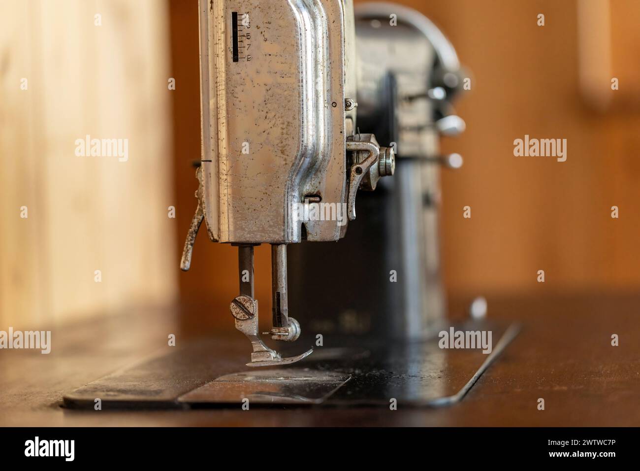 Vintage sewing machine close hi-res stock photography and images - Alamy