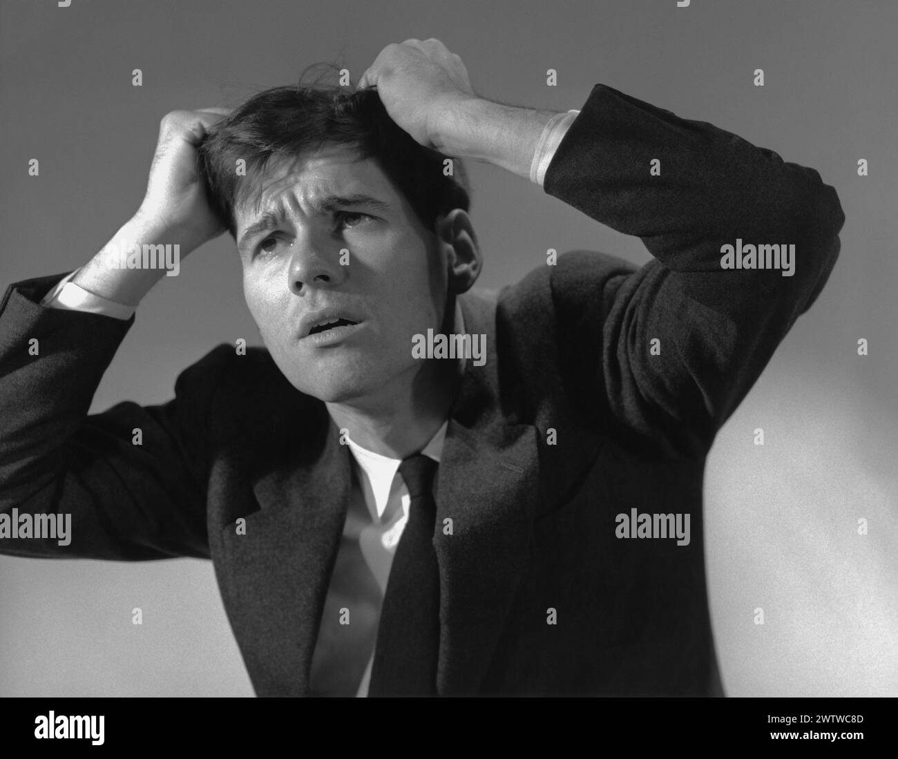 Hands grabbing face hi-res stock photography and images - Alamy