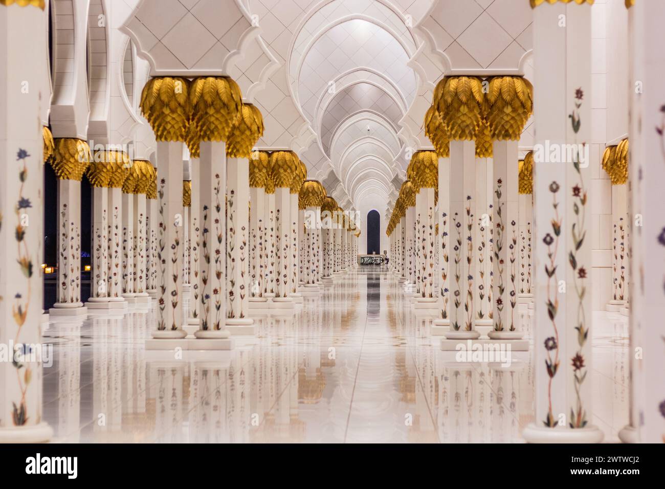 Colonnade of Sheikh Zayed Grand Mosque in Abu Dhabi, United Arab ...