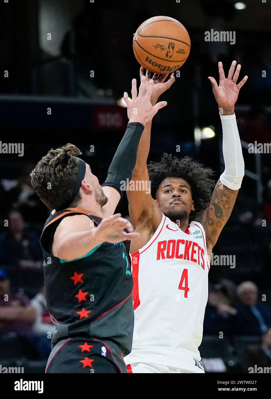 Houston Rockets guard Jalen Green, right, shoots over Washington ...