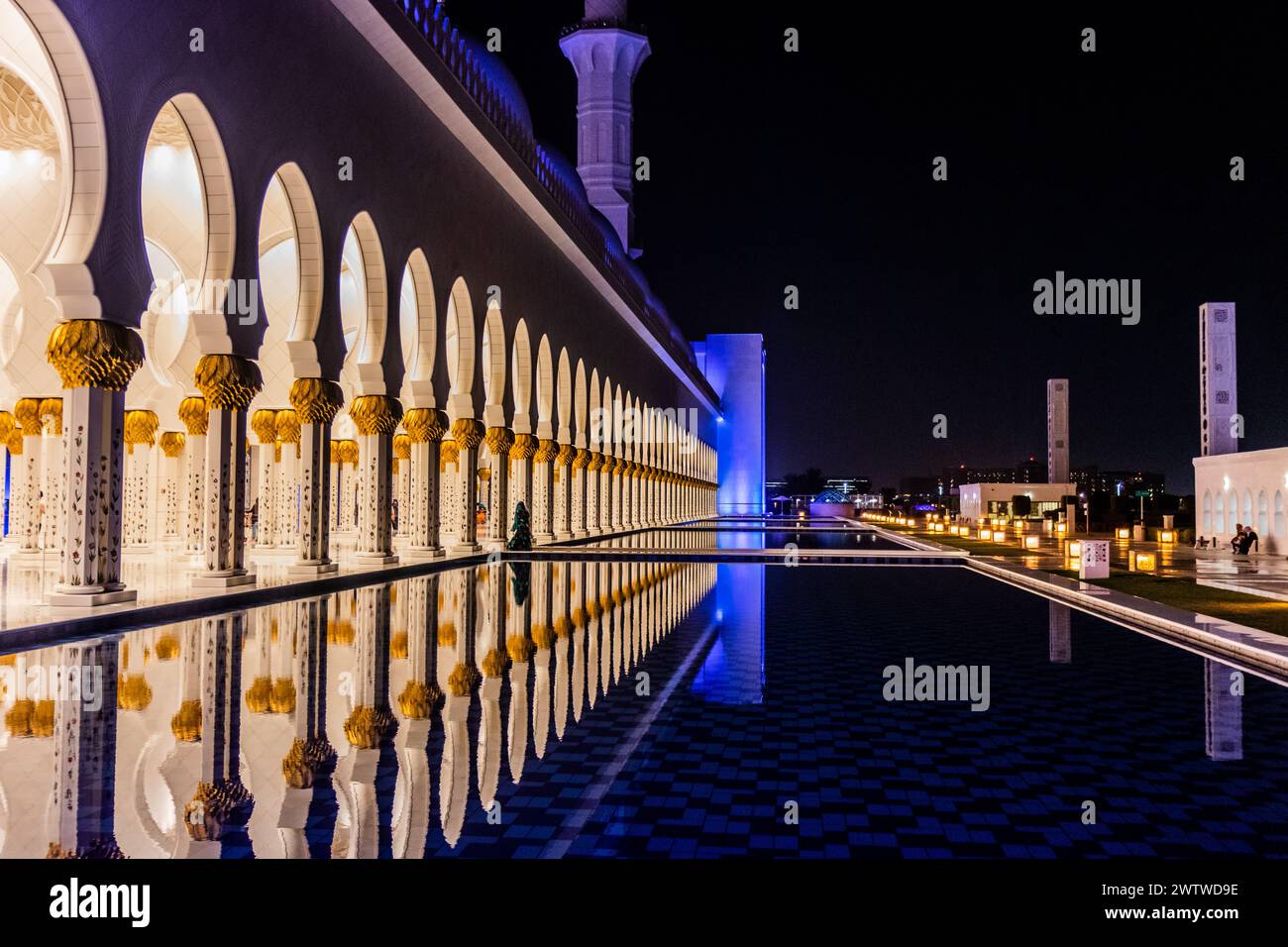 Night view of the colonnade of Sheikh Zayed Grand Mosque in Abu Dhabi ...