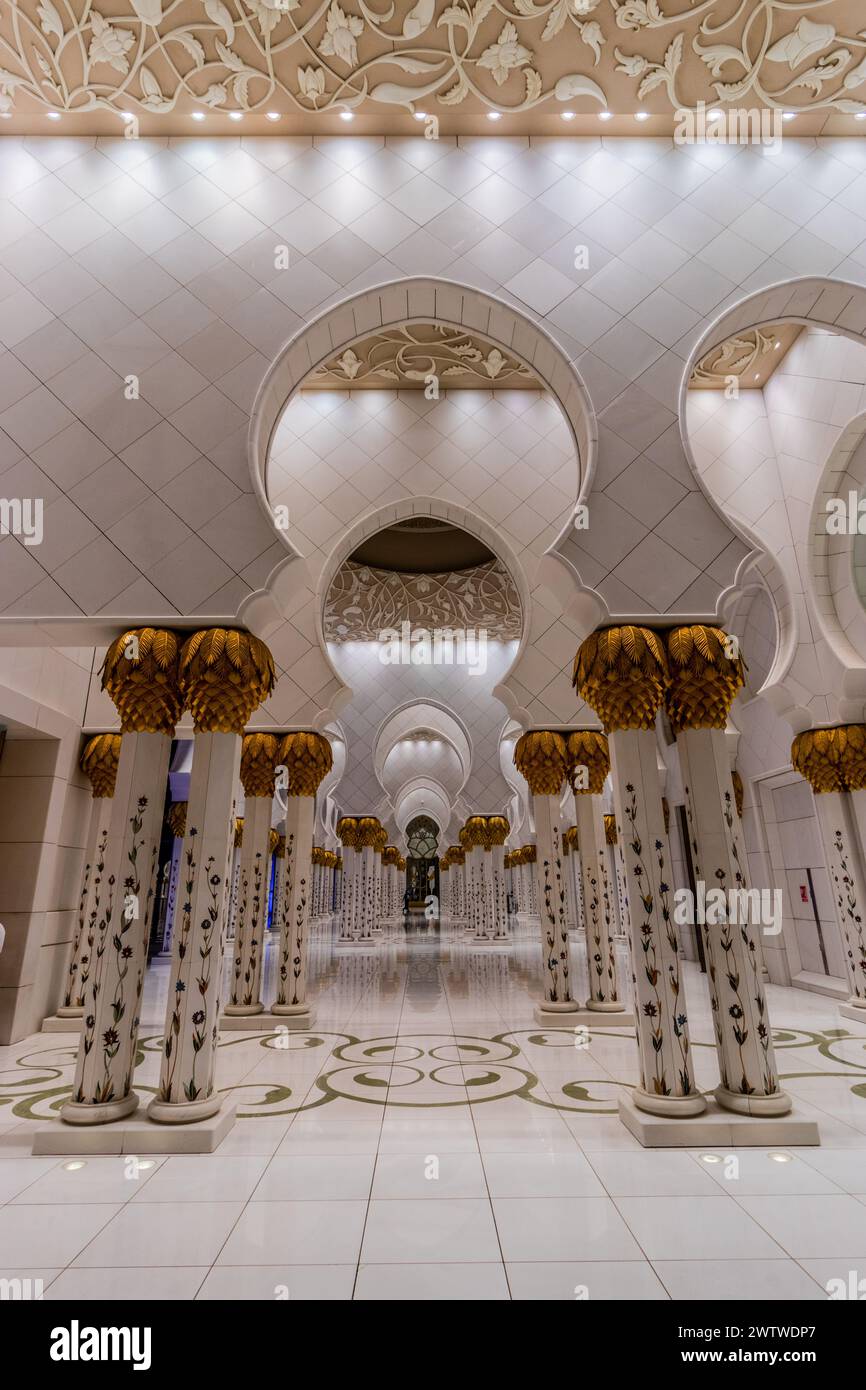 ABU DHABI, UAE - OCTOBER 17, 2021: Colonnade of Sheikh Zayed Grand ...