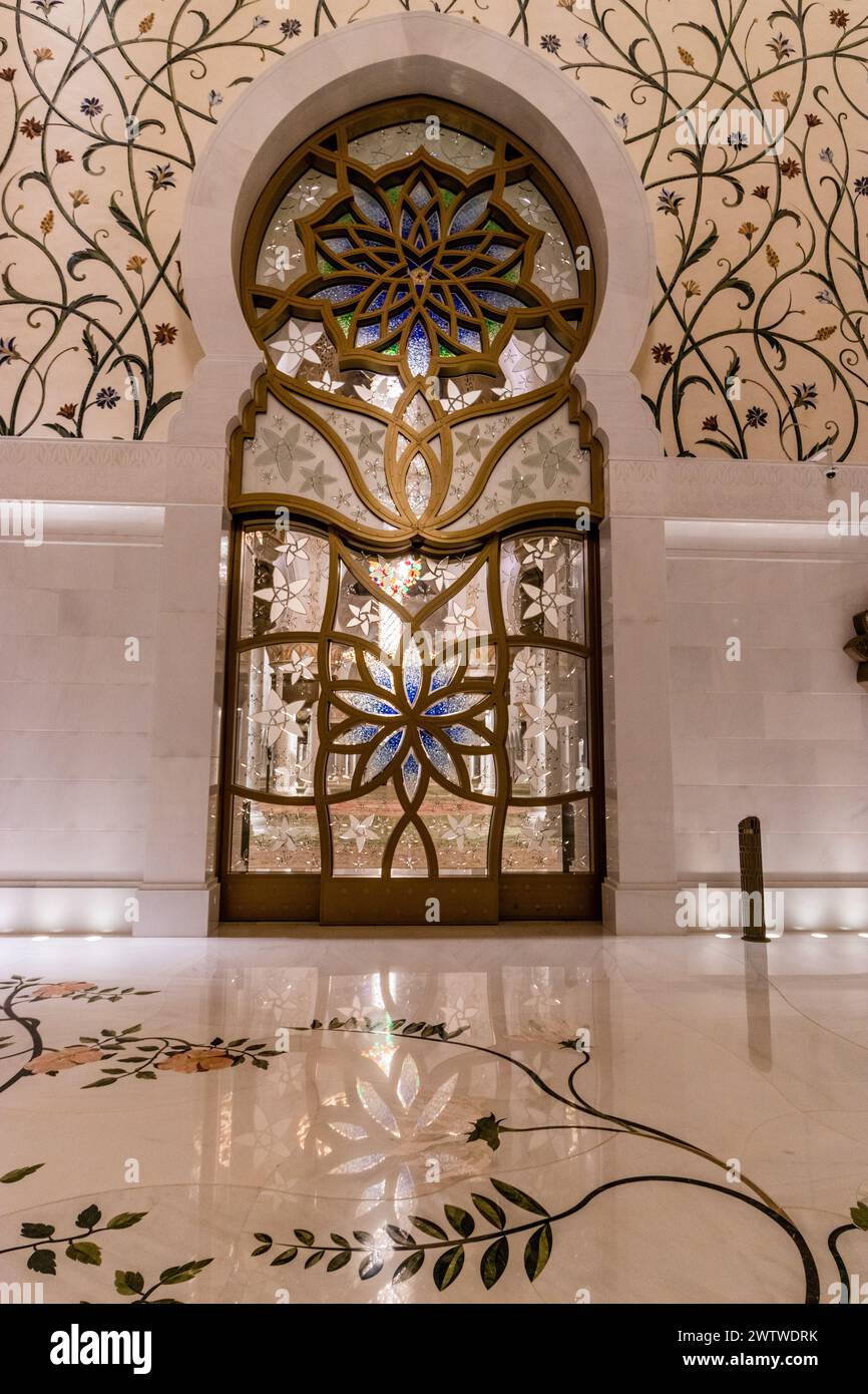ABU DHABI, UAE - OCTOBER 17, 2021: Entrance of Sheikh Zayed Grand ...