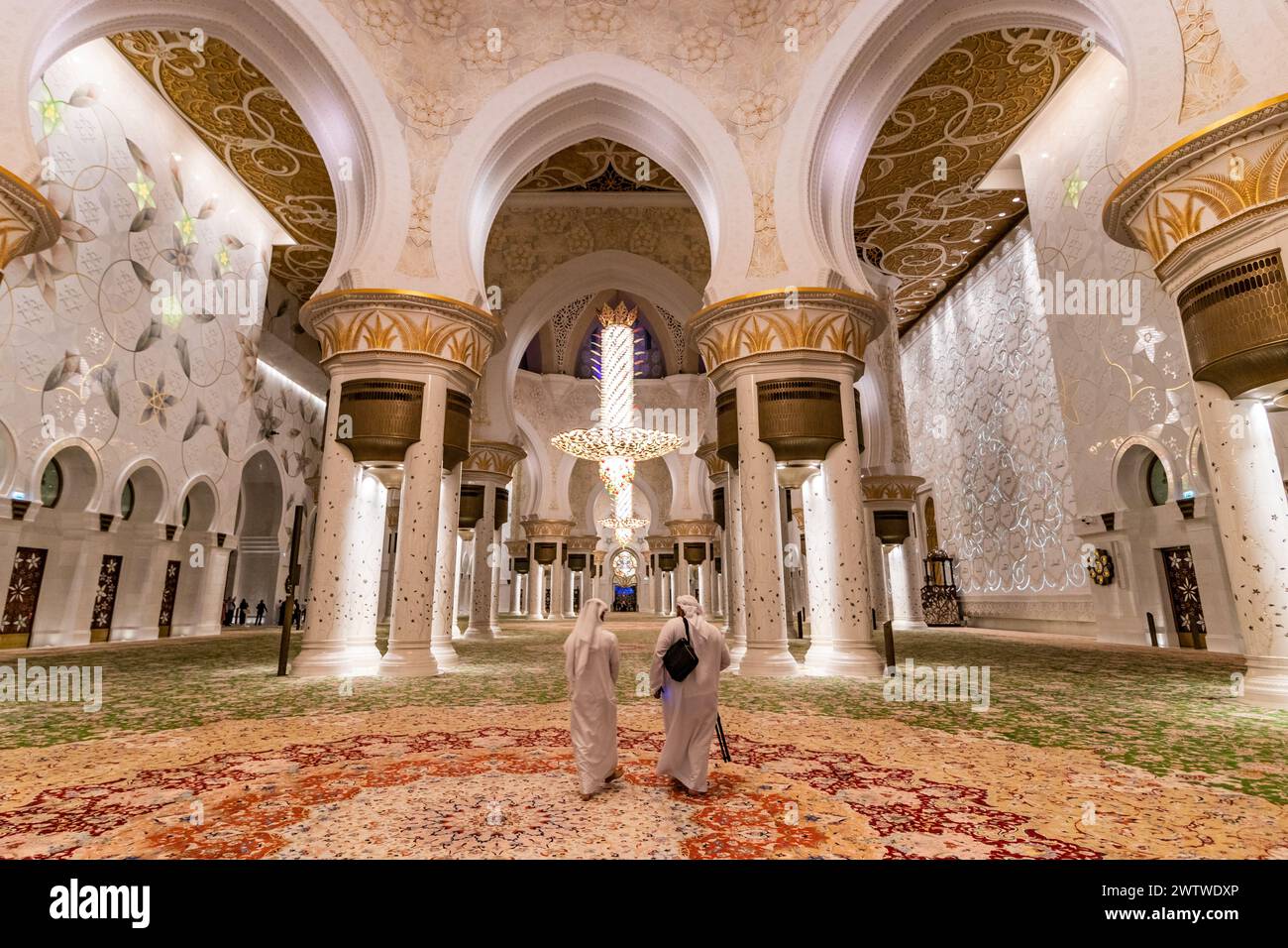 ABU DHABI, UAE - OCTOBER 17, 2021: Prayer hall of Sheikh Zayed Grand ...