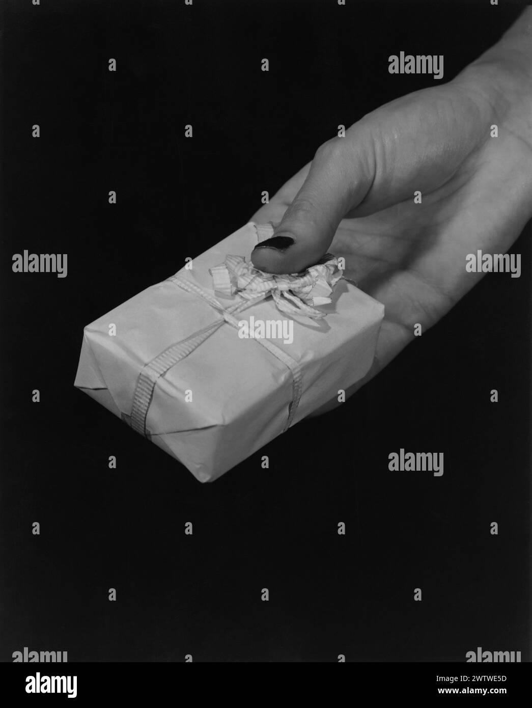 Womans hand holding packet hi-res stock photography and images - Alamy