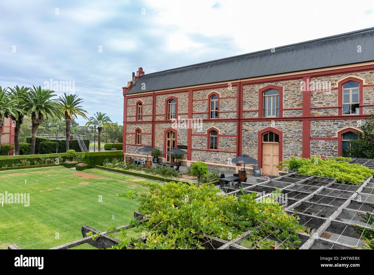 Chateau tanunda courtyard hi-res stock photography and images - Alamy