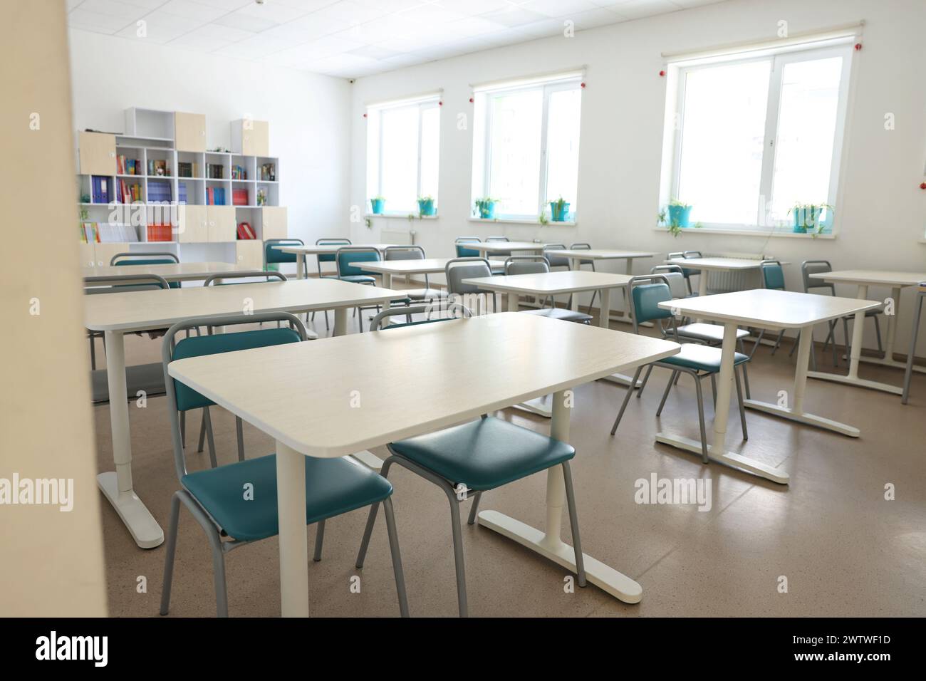 Empty school classroom with desks, windows and chairs Stock Photo - Alamy